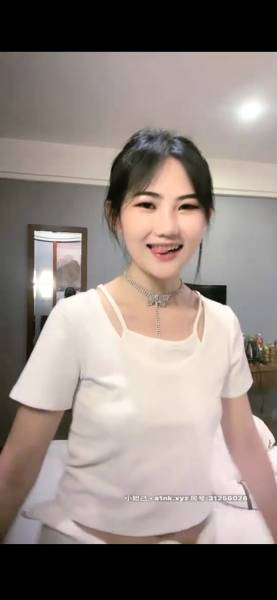 长相甜美妹子【羞羞的蓓蕾】自摸诱惑高潮出水，喷水弄湿座椅【1.78G】 - 老司机