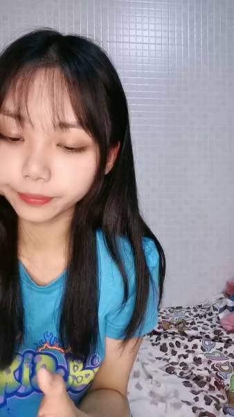 邻家清纯美少女！道具疯狂自慰！一脸倒模[1V 626M][百度盘] - 老司机