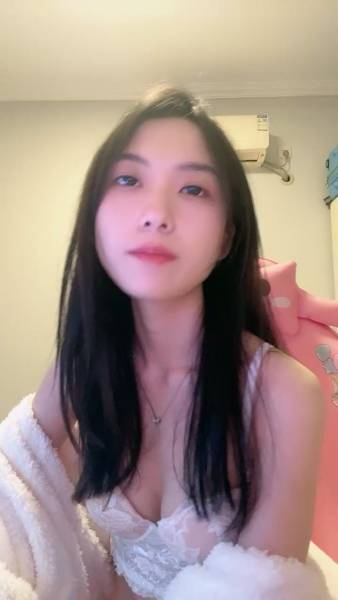 国产小美女全裸洗澡，回到卧室和男友 [1V 479M 百度盘] - 老司机