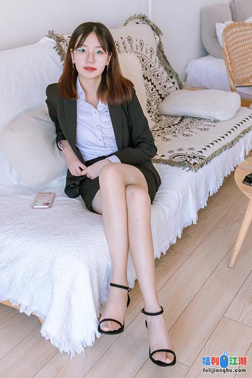 袜啵啵 267期 小甜豆-高跟鞋、油亮肉丝、ol制服[130P+1V／4.64G百度网盘] - 老司机